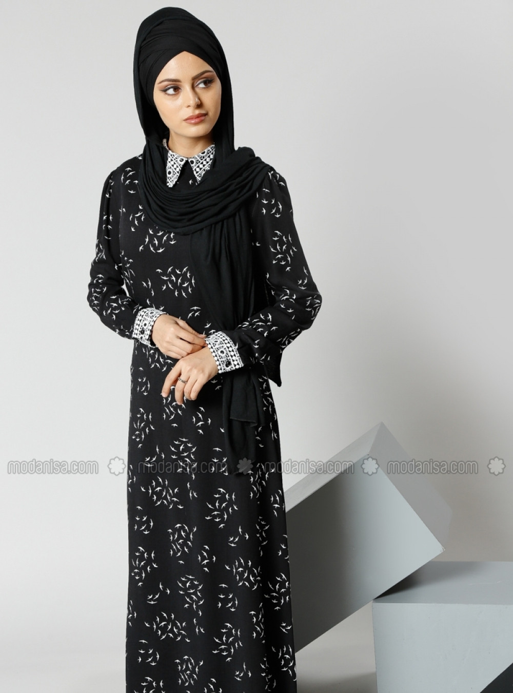 Refka Natürel Kumaşlı Güpür Detaylı Siyah Elbise | Ehl-i Tesettür