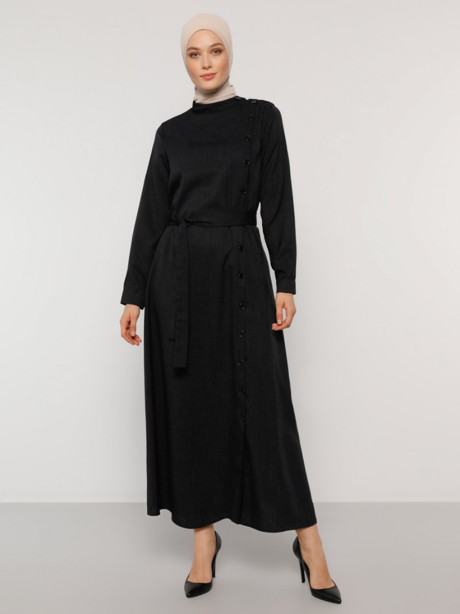 Refka Düğme Detaylı Kuşaklı Siyah Elbise | Ehl-i Tesettür