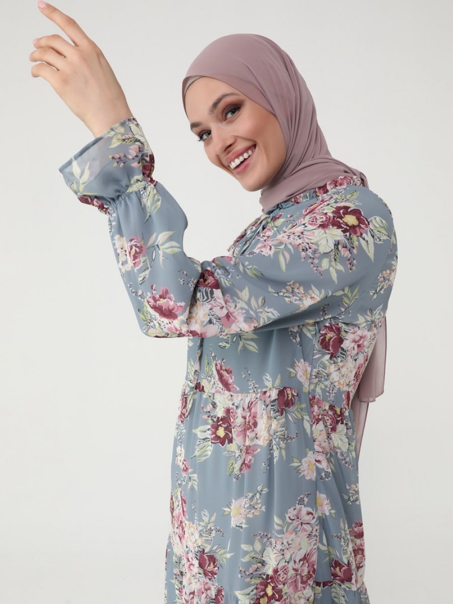 Refka Yakası Bağlamalı Şifon Rahat Kesim Gri Pembe Çiçekli Elbise | Ehl ...